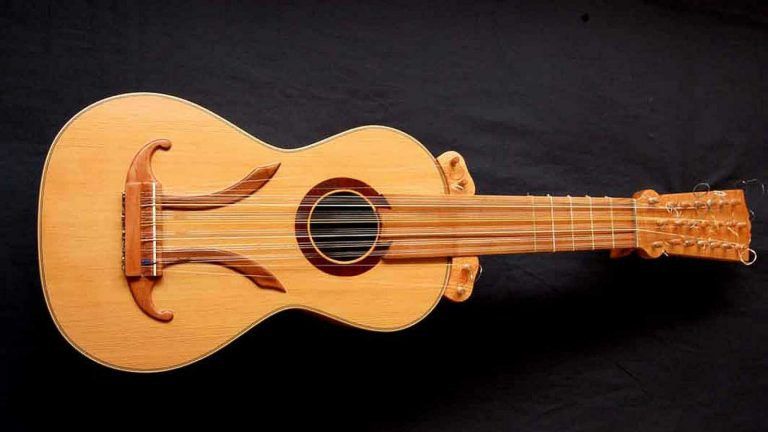 GUITARRÓN: Historia, afinación, acordes y mucho más