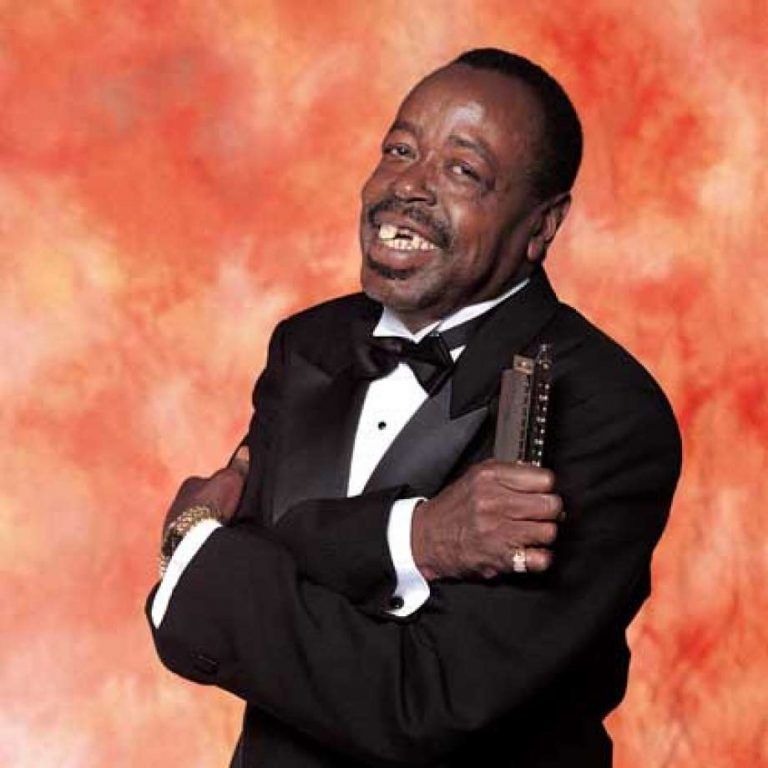 Descubre todo sobre CAREY BELL un gran músico cantautor