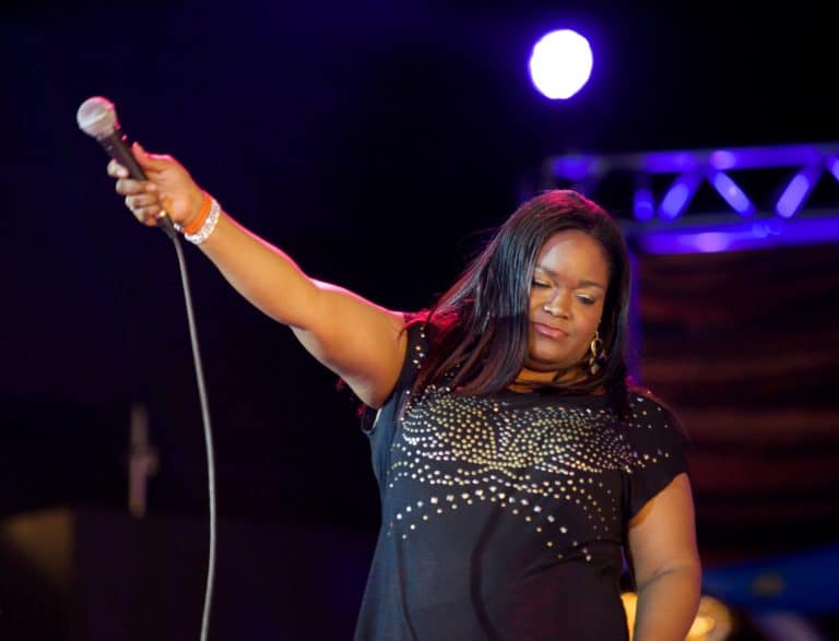 ¿Conoces a SHEMEKIA COPELAND? Aprende todo sobre ella aquí.