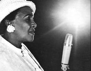 ¿Conoces a VICTORIA SPIVEY? Aprende todo sobre ella aquí