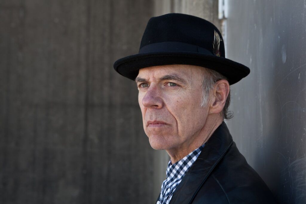 Descubre todo sobre JOHN HIATT y su exitosa carrera musical