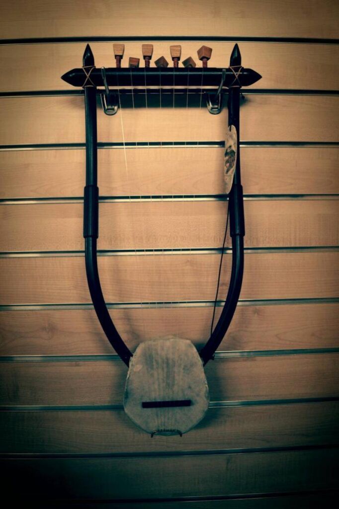 ¿Conoces el BARBITON? Descubre todo sobre este instrumento aquí