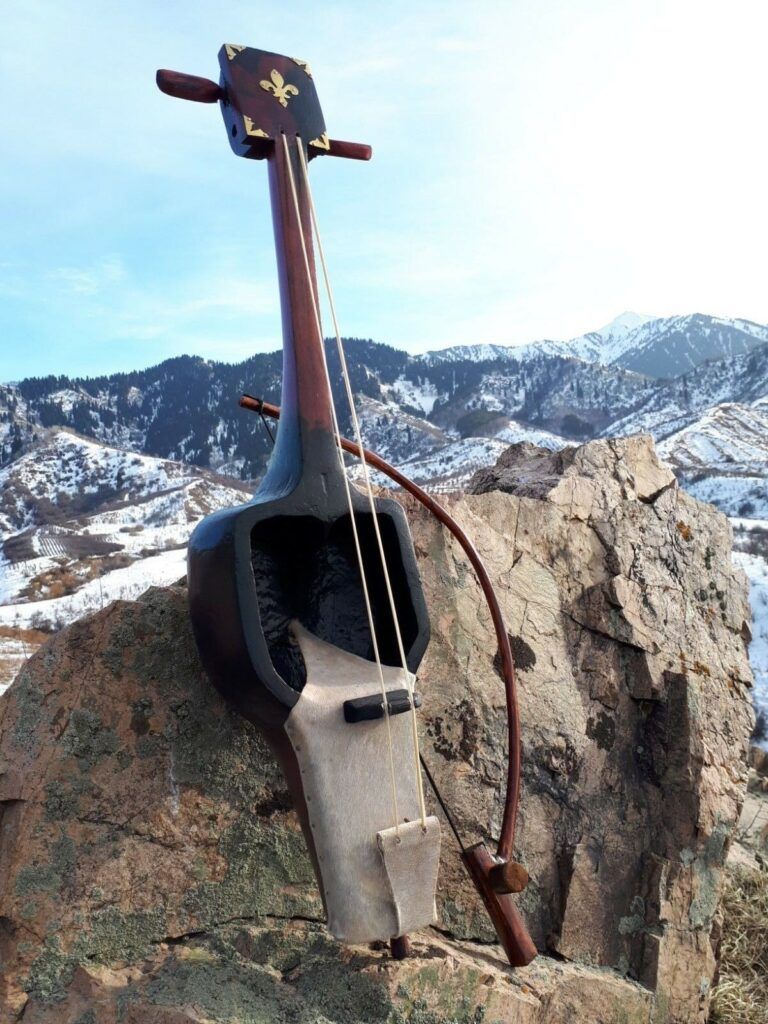 Descubre todo sobre el KOBYZ instrumento sagrado