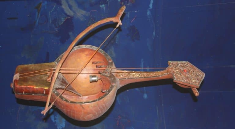 Descubre todo sobre el KOBYZ instrumento sagrado