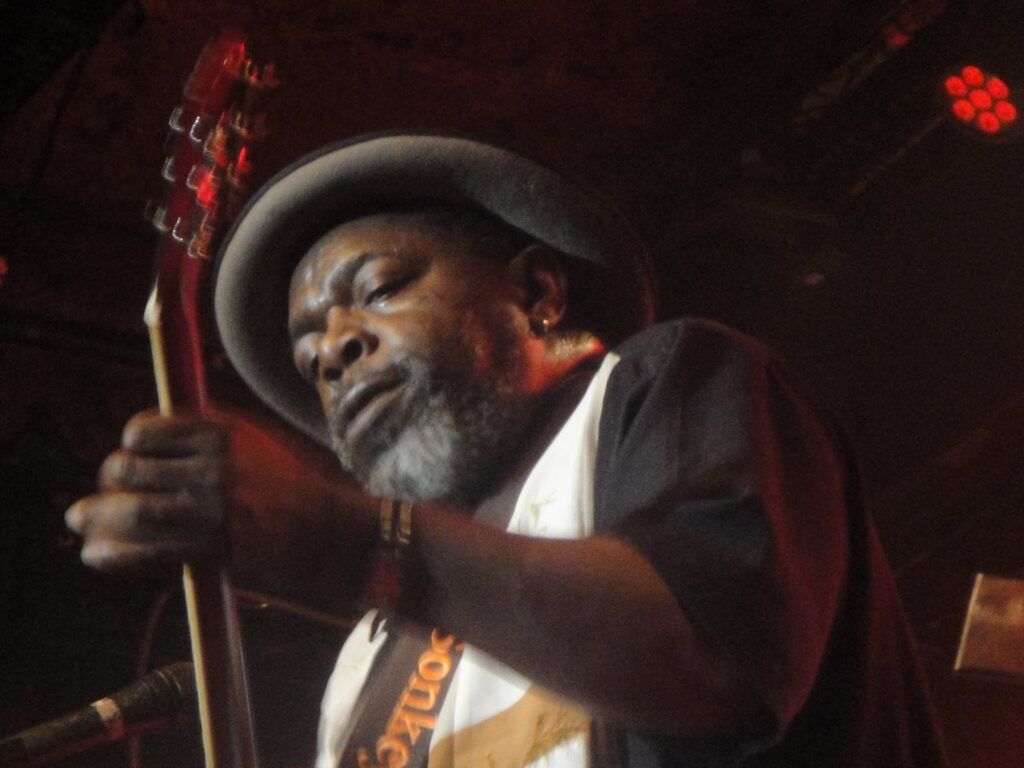 Aprende todo sobre LURRIE BELL y su extraordinaria música