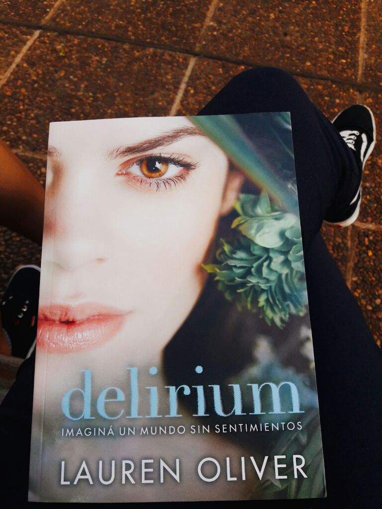 UNA RESEÑA DEL LIBRO DELIRIUM DE LAUREN OLIVER